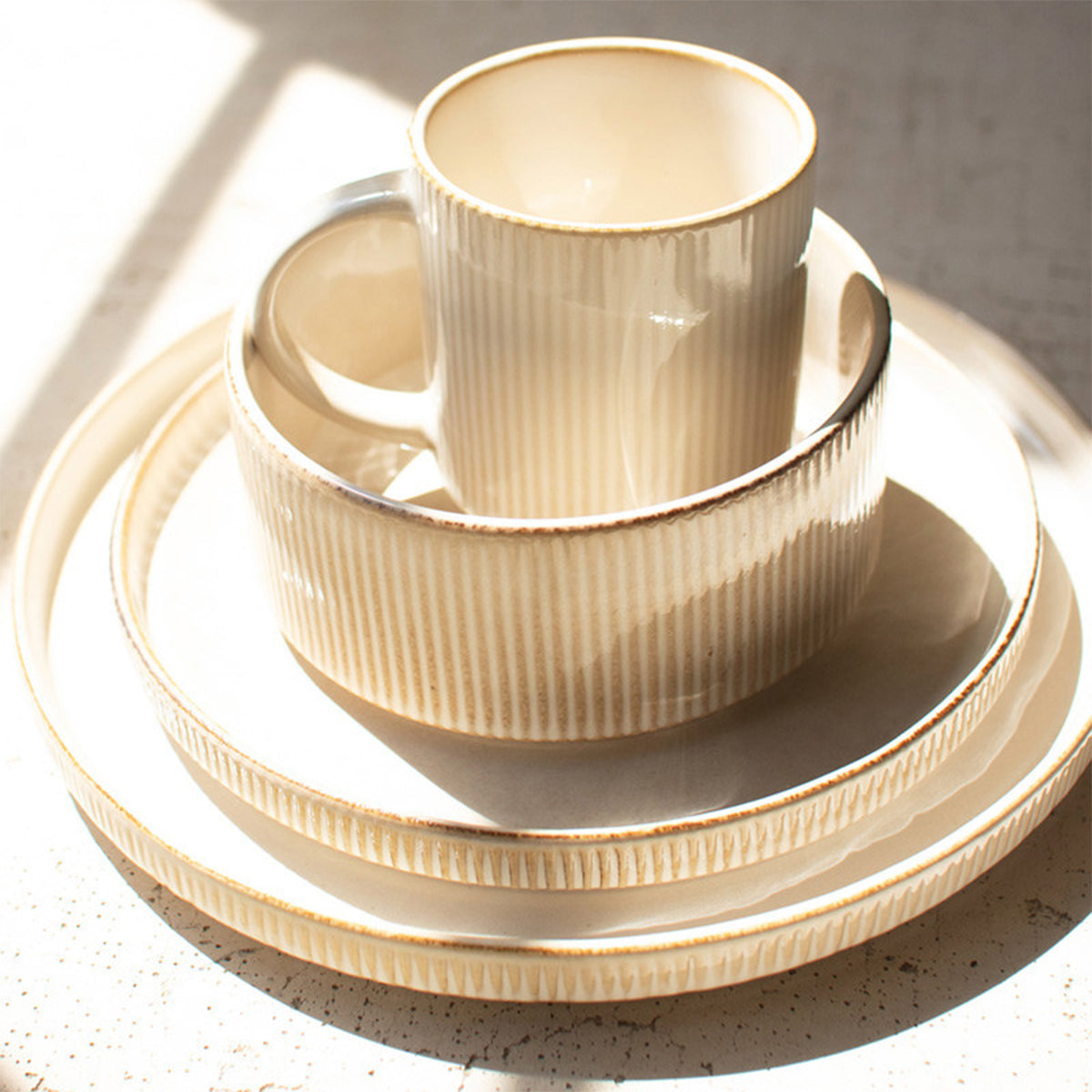 Exquisite Dinnerware Sets for Your Dreamy Dining Experience | Iron Accents